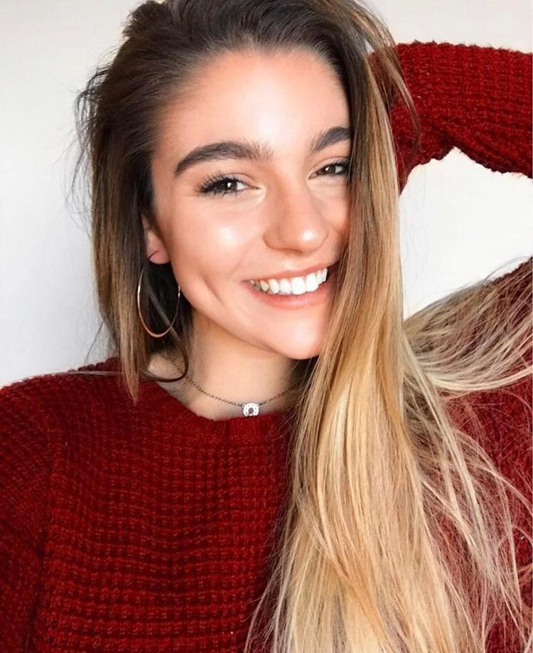 Red jumper | Scrolller