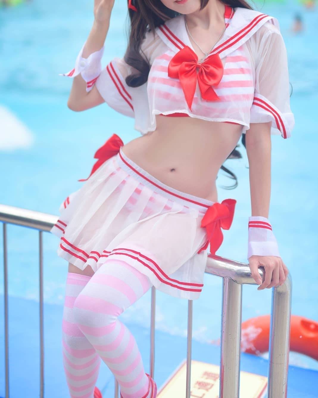 Red lines | Scrolller