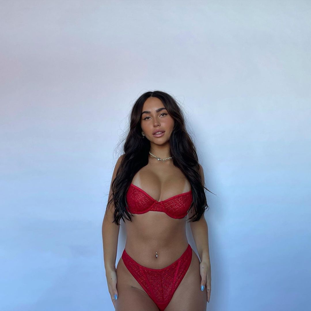 Red lingerie | Scrolller