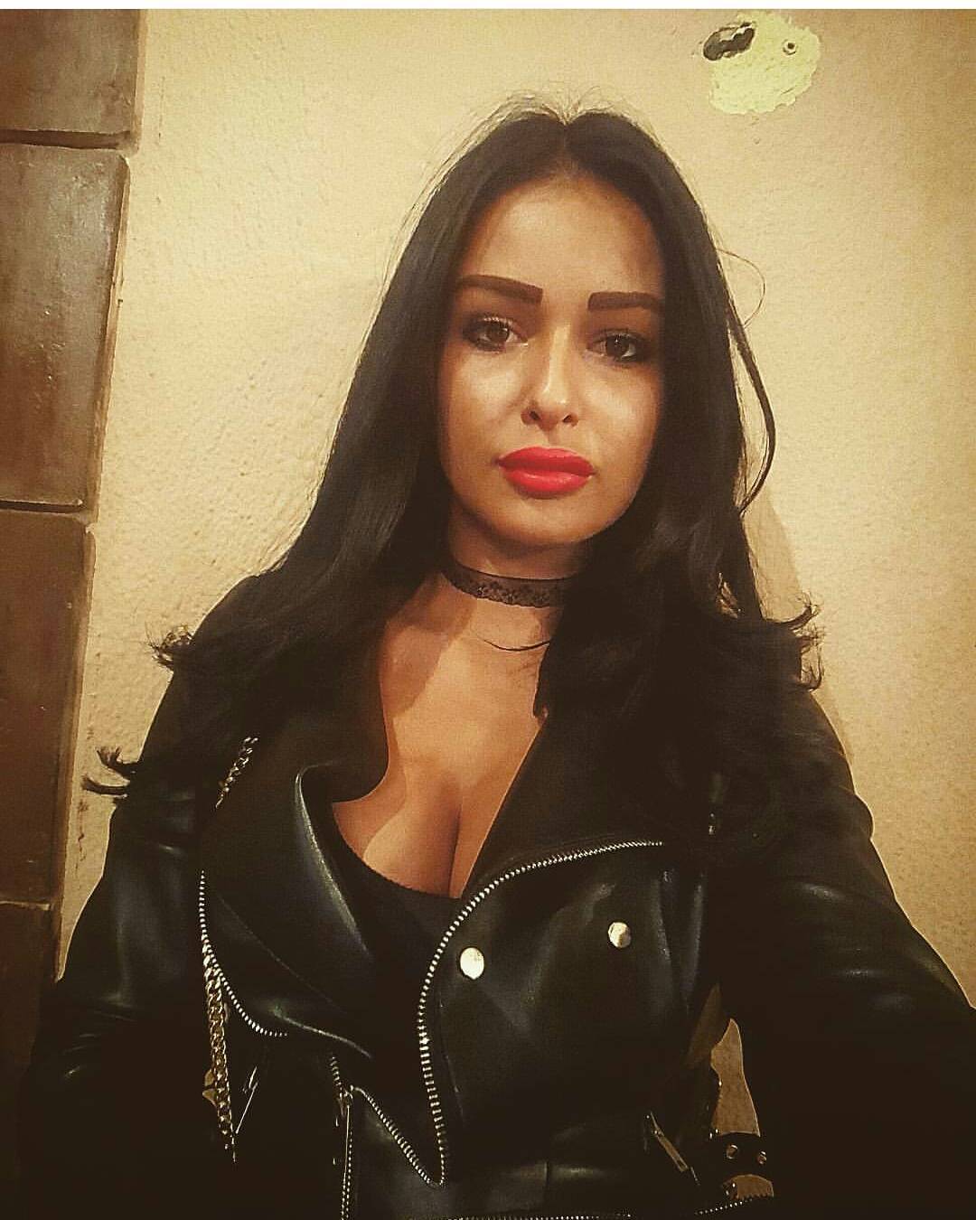 Red lips | Scrolller