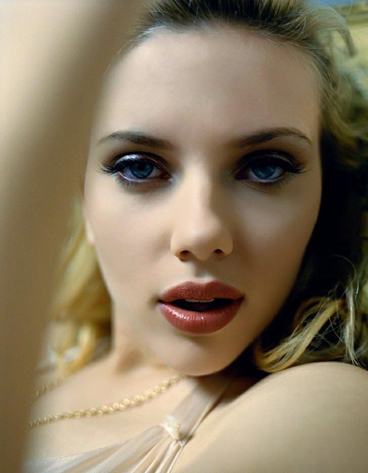 Red lips | Scrolller