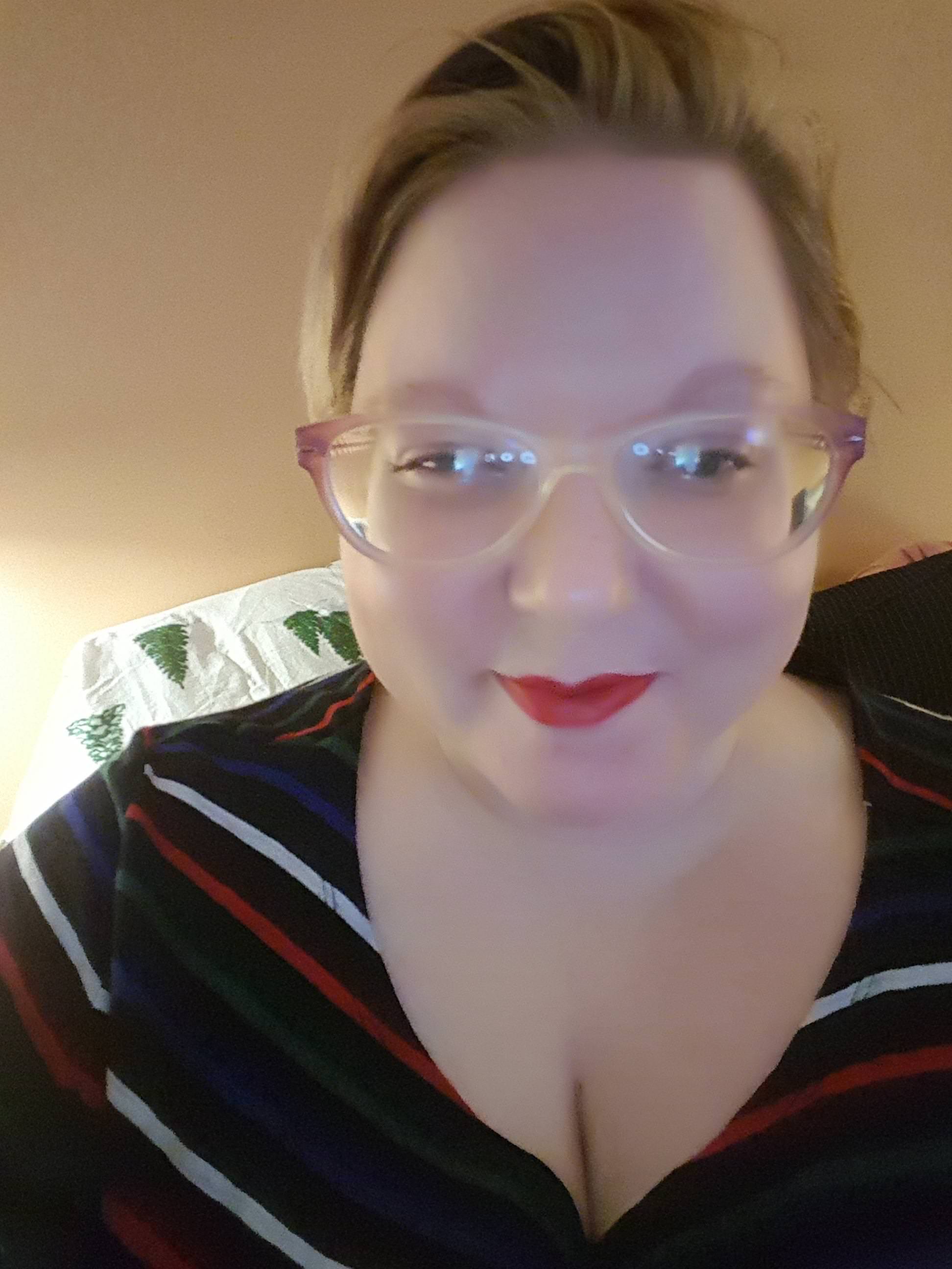 Red lipstick? | Scrolller