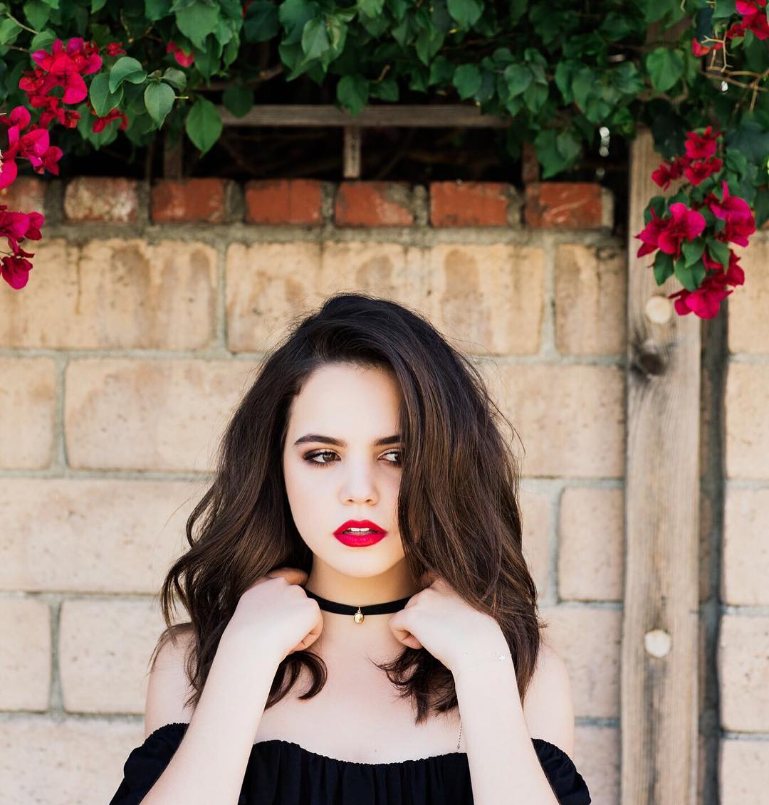 Red lipstick | Scrolller