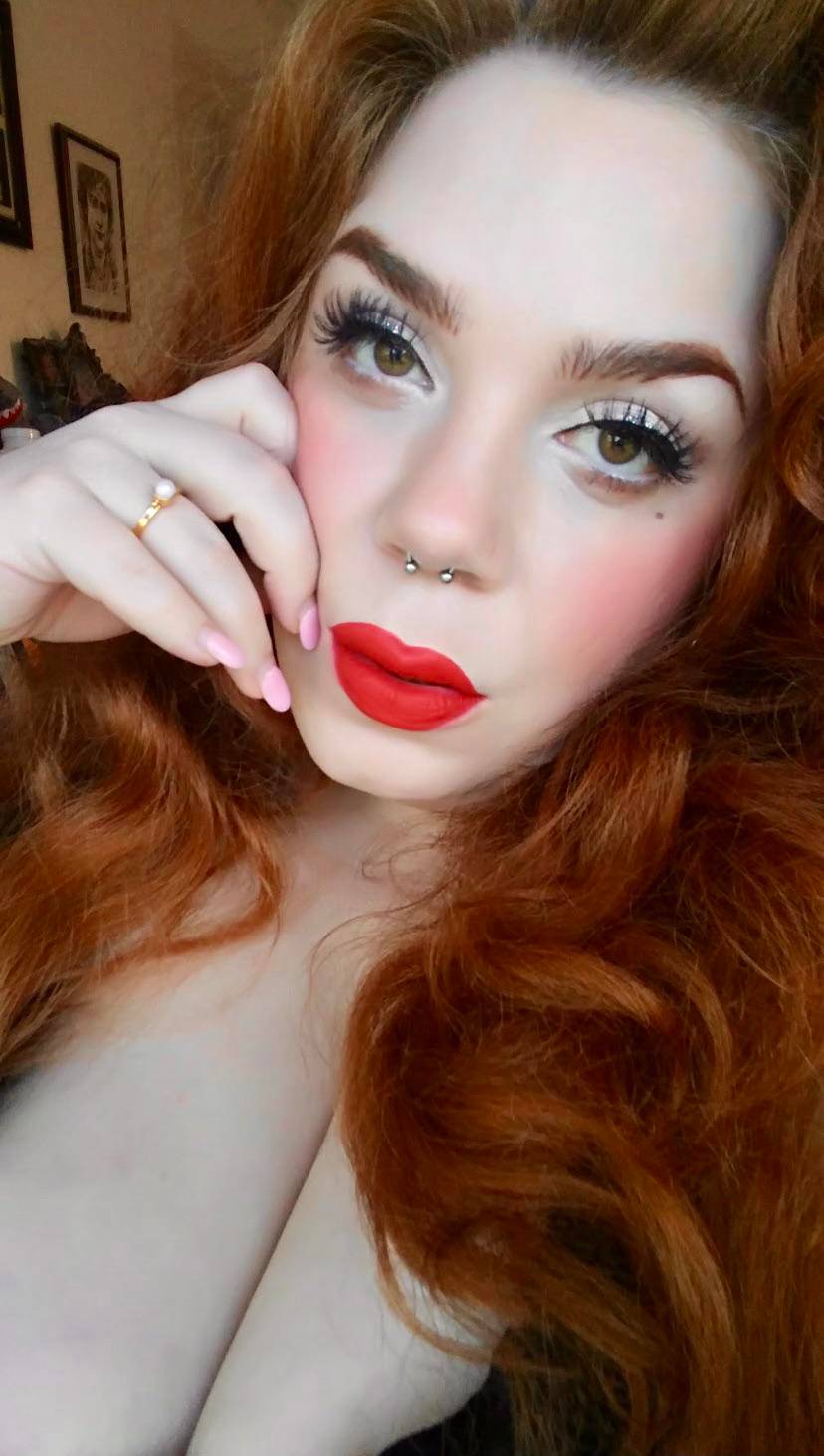 Red lipstick for daddy💋💕🐰 | Scrolller