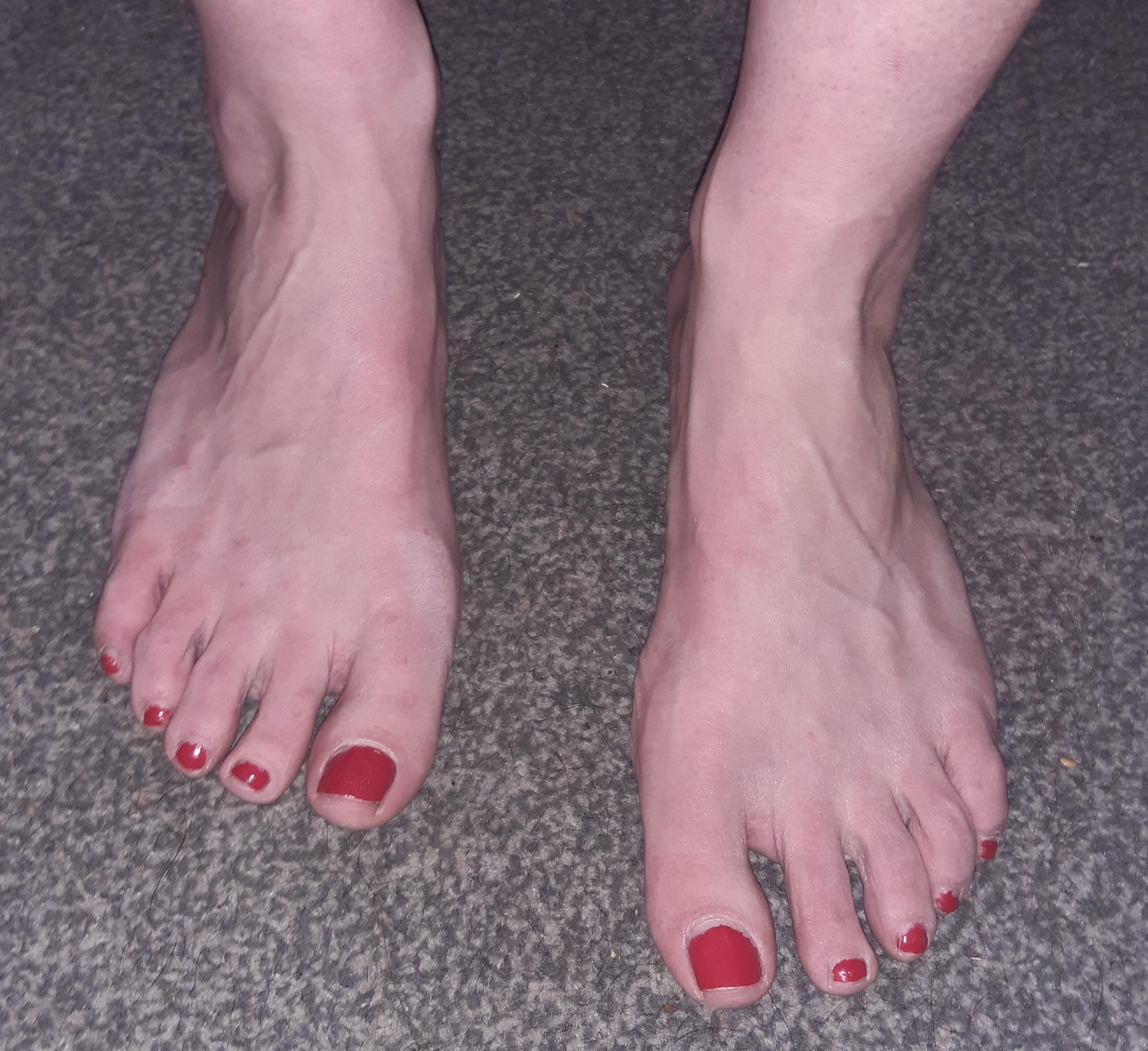 red nails [f]38 | Scrolller
