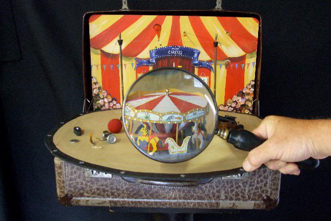 Red scare pod go on flea circus | Scrolller