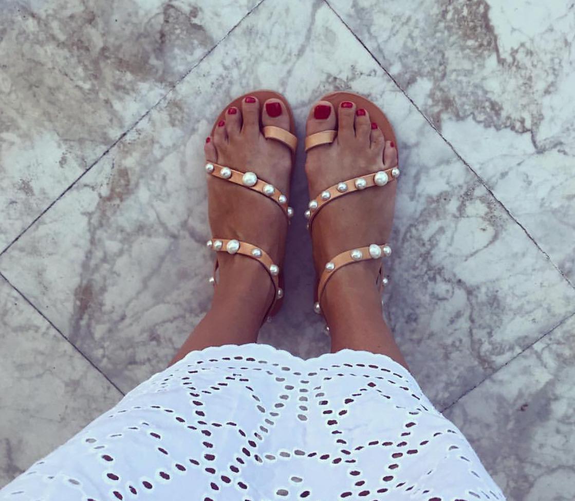 Red toes | Scrolller