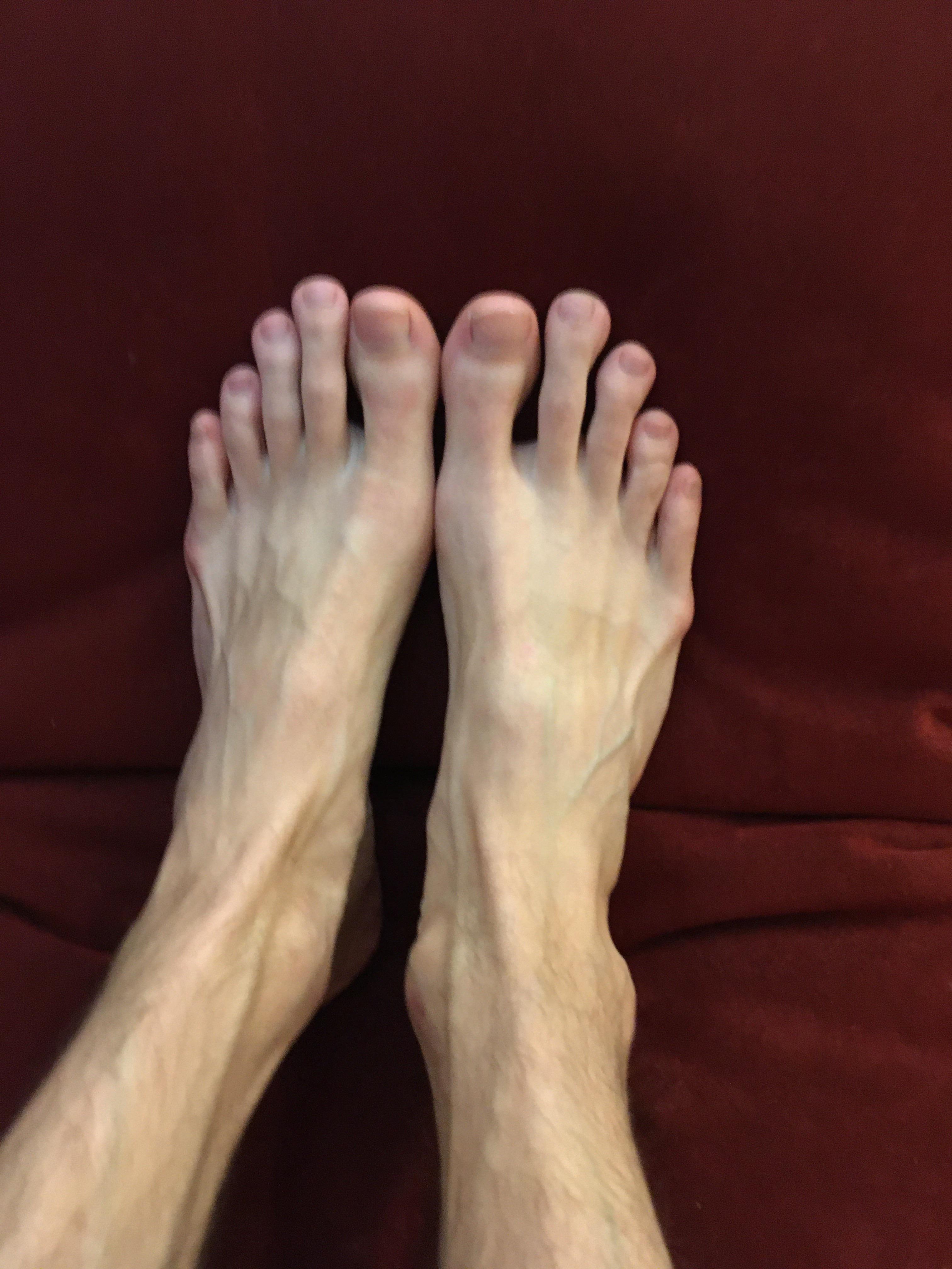 Red velvet under my toes 🤤 | Scrolller