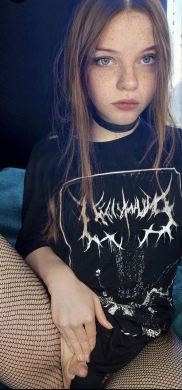 [Reddit] Face swap - I wanna see how many of you would worship me? 🥰 | Scrolller