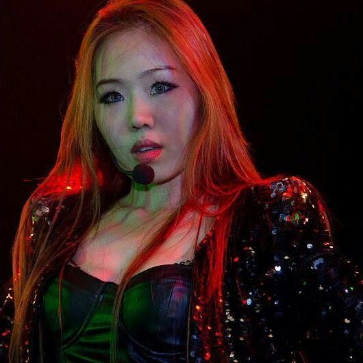 redhead Ari | Scrolller