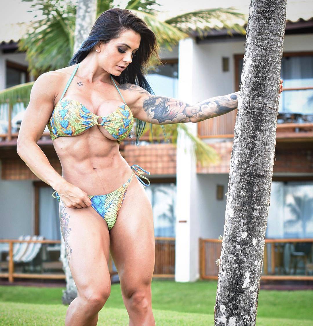 Renata Costa | Scrolller