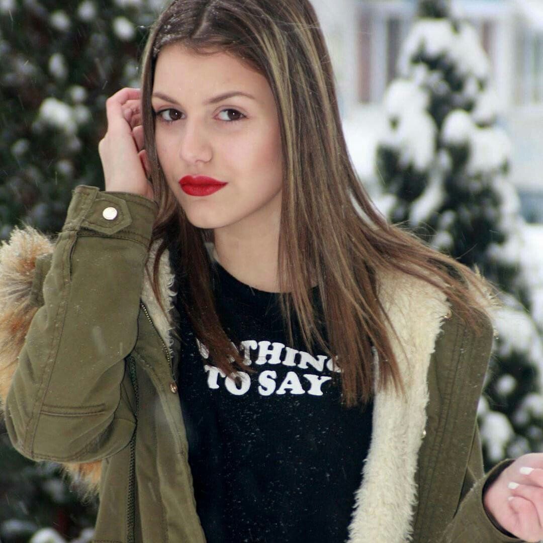 [REQUEST] A girl from my class | Scrolller