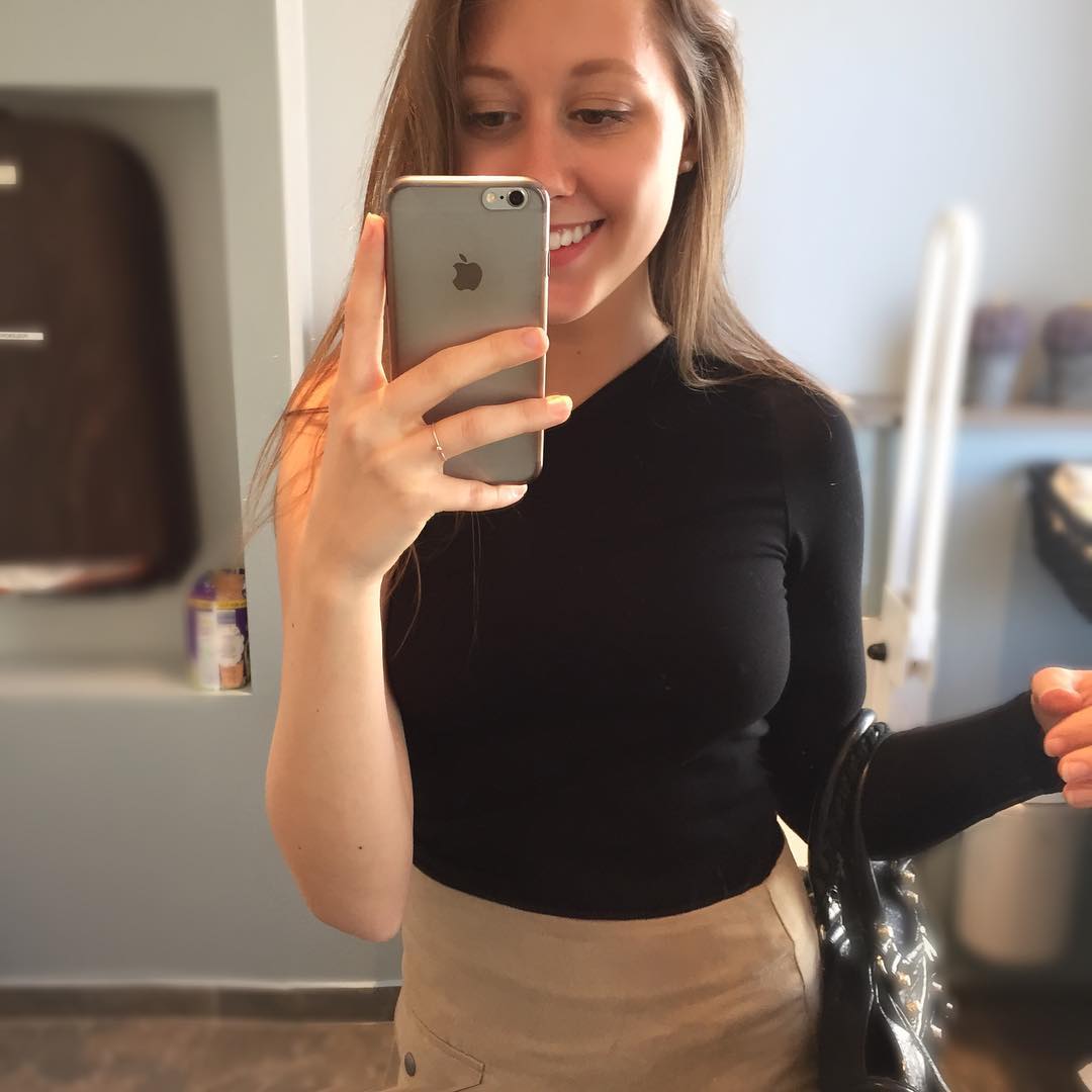 [REQUEST] college friend | Scrolller