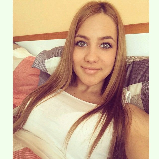 [REQUEST] This pretty girl | Scrolller