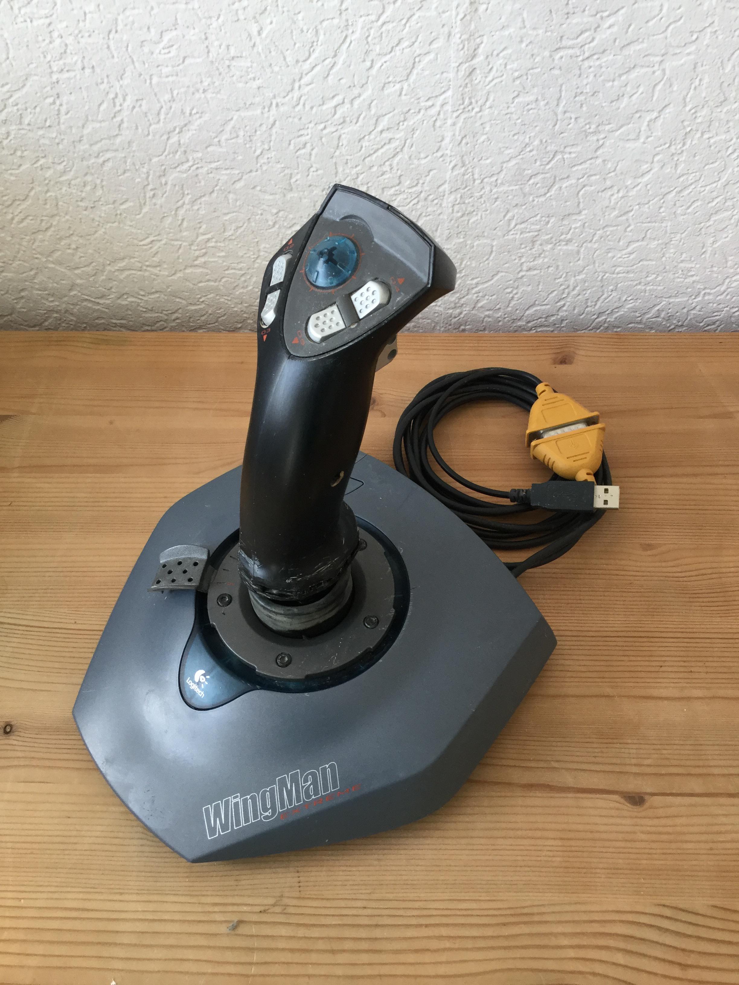 Retro Gamecontroller | Scrolller