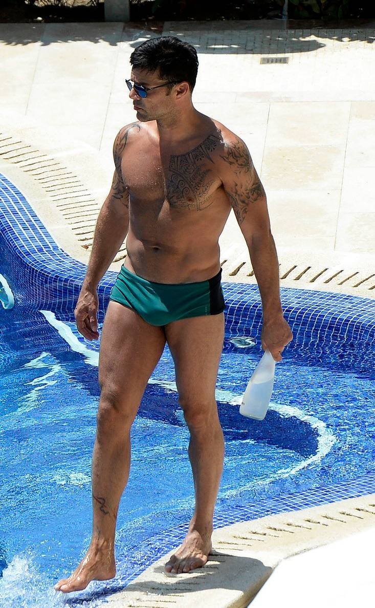 Ricky Martin | Scrolller