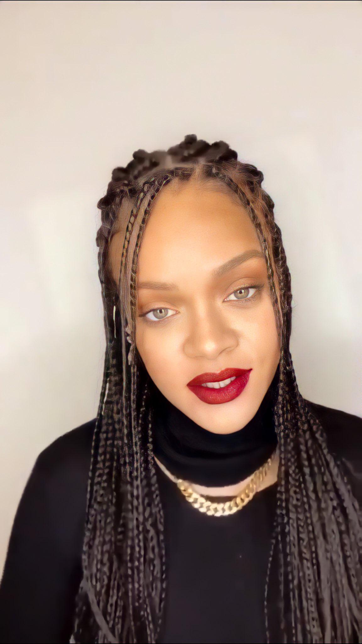 Rihanna Scrolller