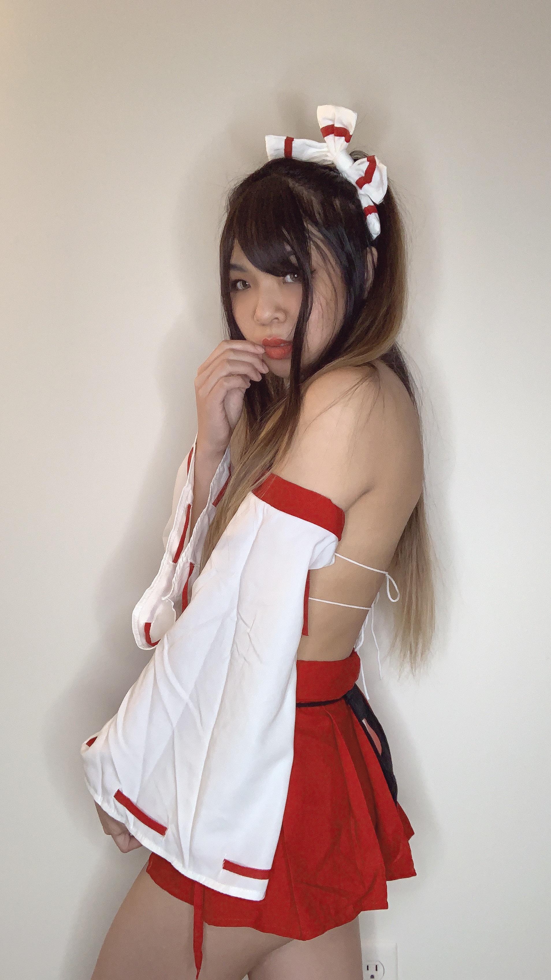 Riisenpaii: Let me heal your Monday blues 💋 | Scrolller