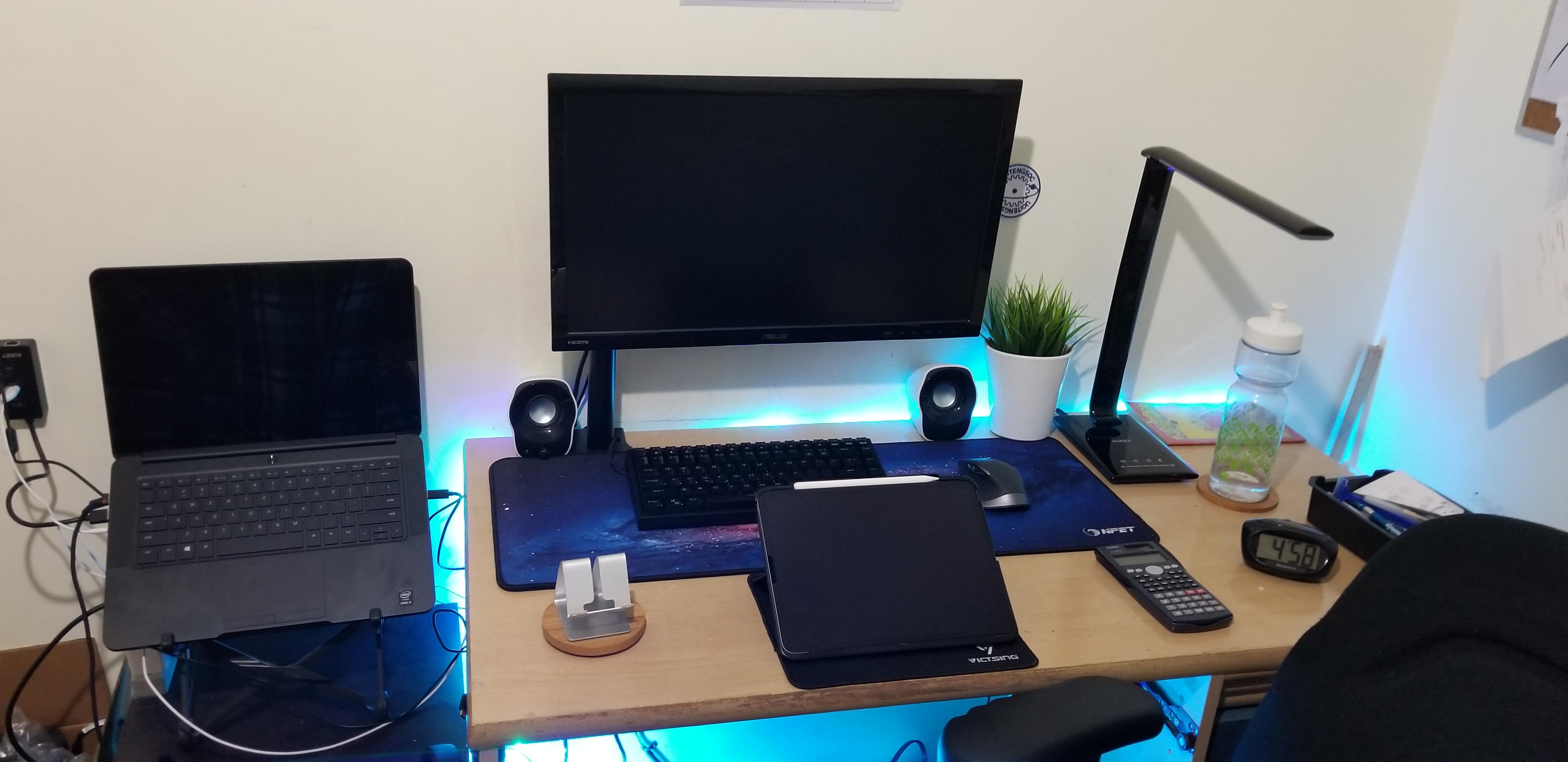 "RIP Cable Management" Setup | Scrolller