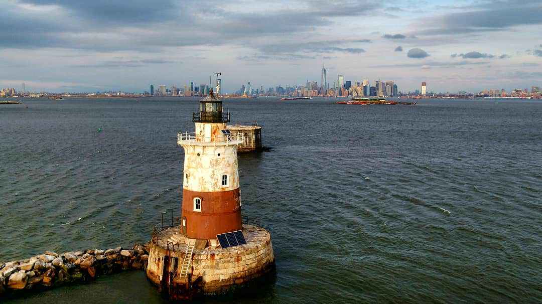 Robbins Reef Lighthouse overlooking New York City, [1080x606] [OC] | Scrolller