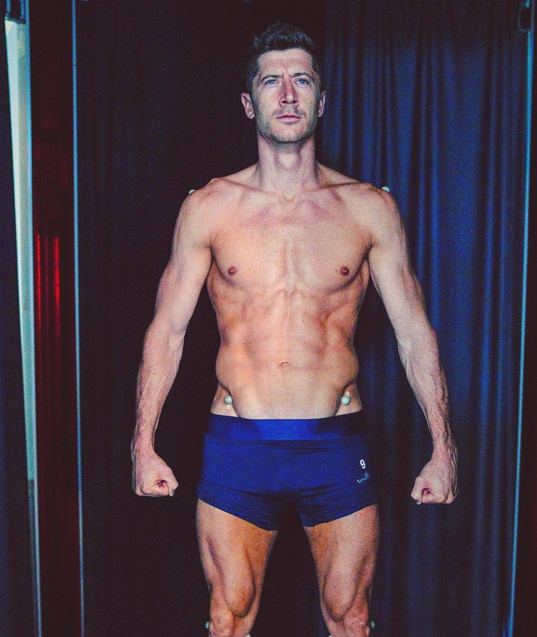 Robert Lewandowski - Polish Footballer | Scrolller