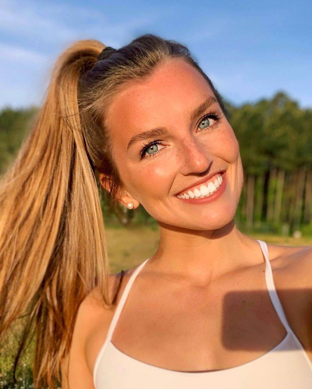 Robin Bone | Scrolller