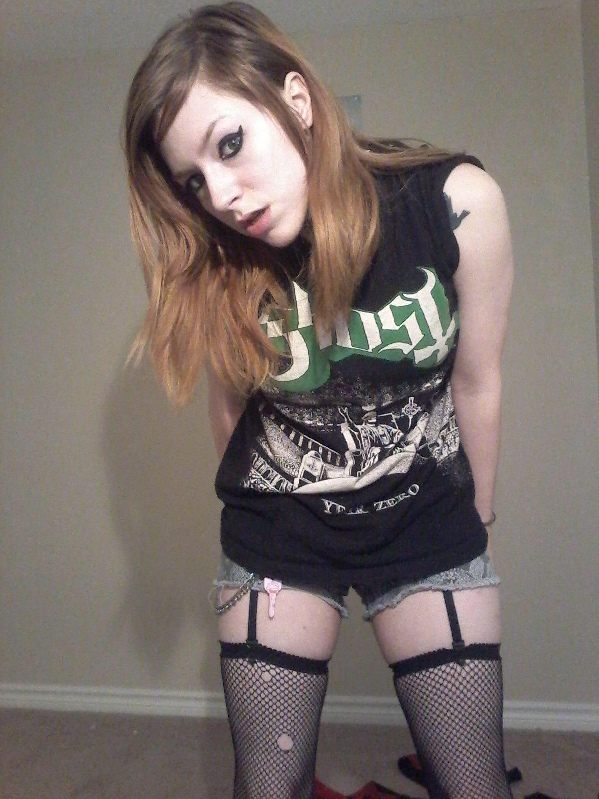 Rocker girl | Scrolller