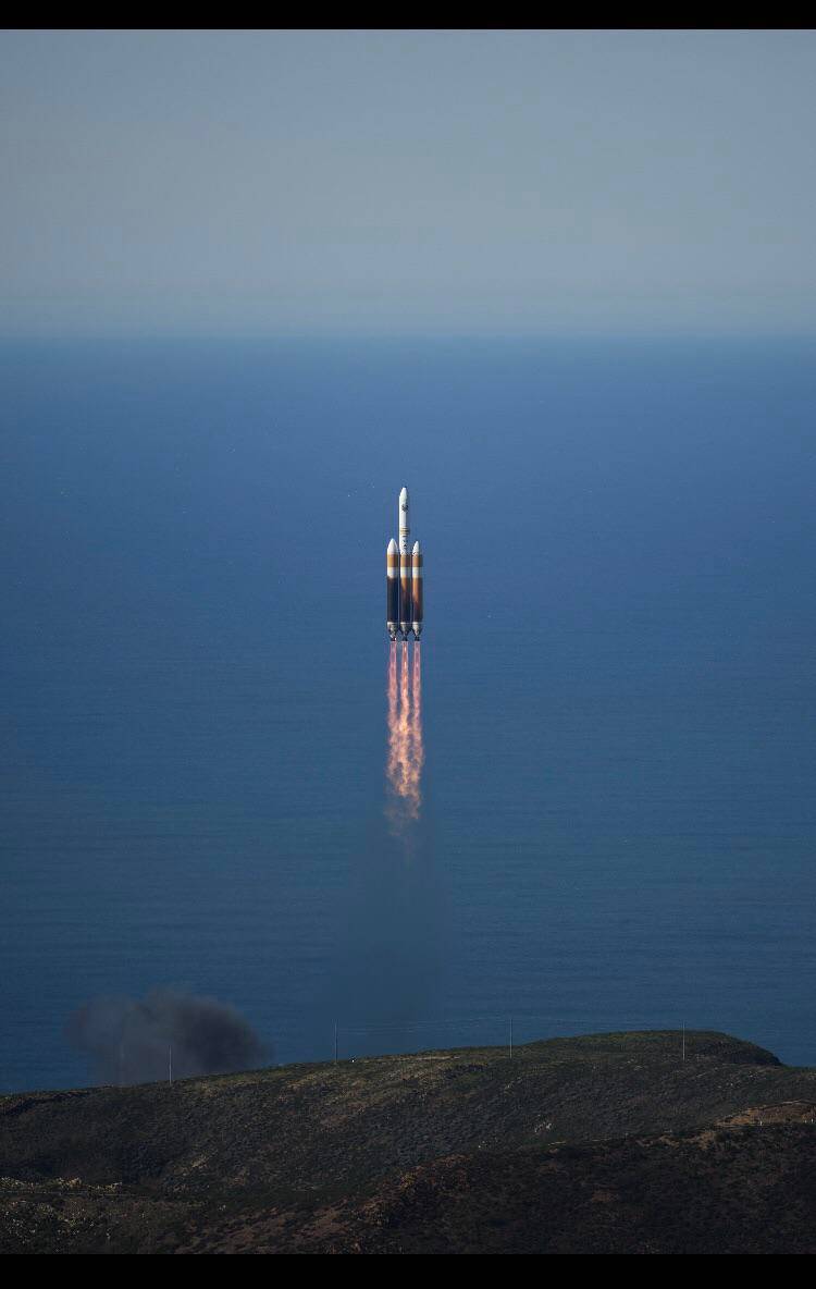 Rocket launch | Scrolller