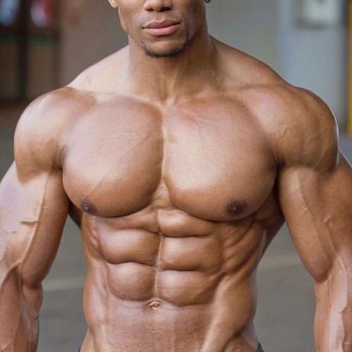 Roger Snipes' perfect pecs | Scrolller