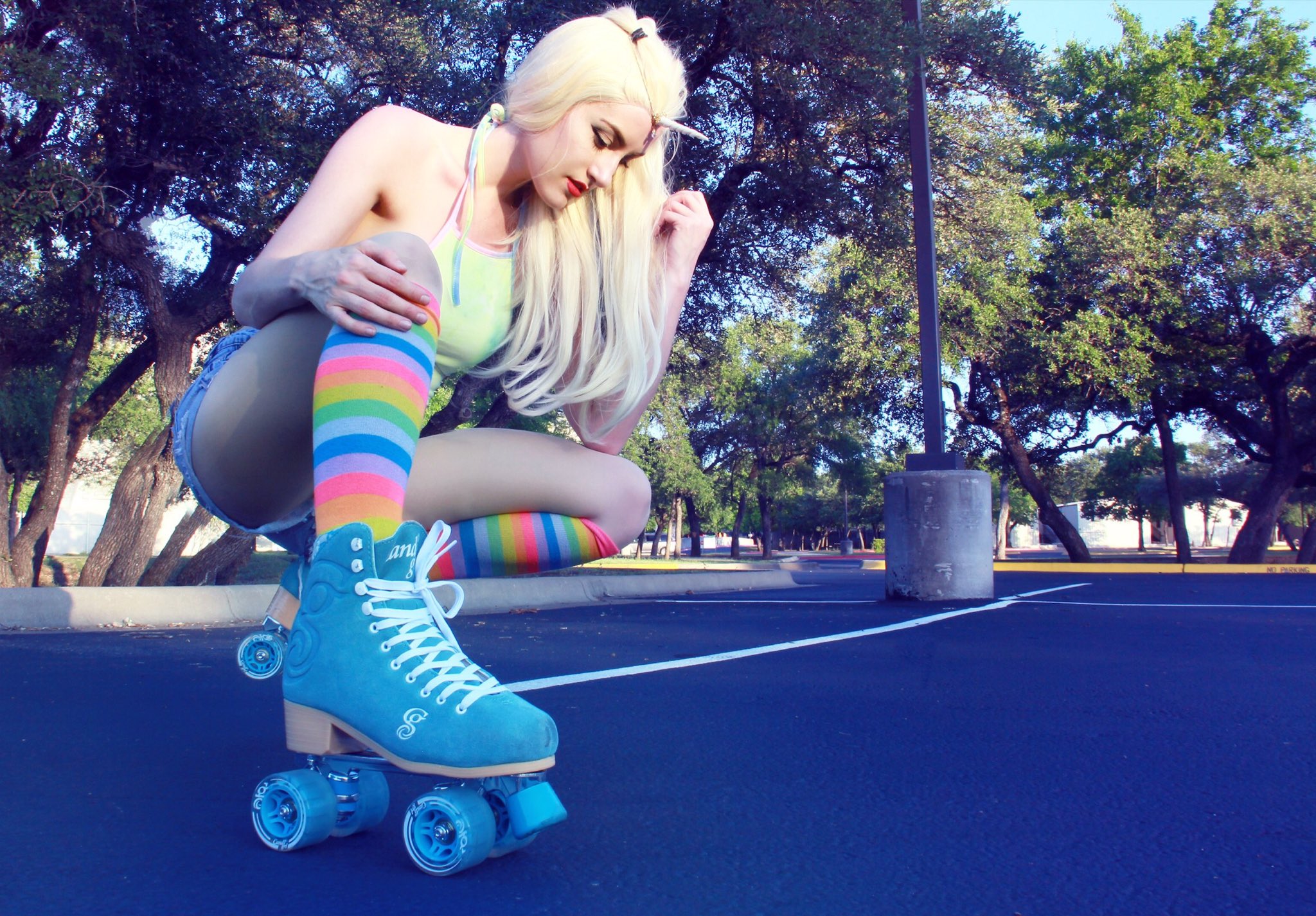 Rollerblade girl | Scrolller