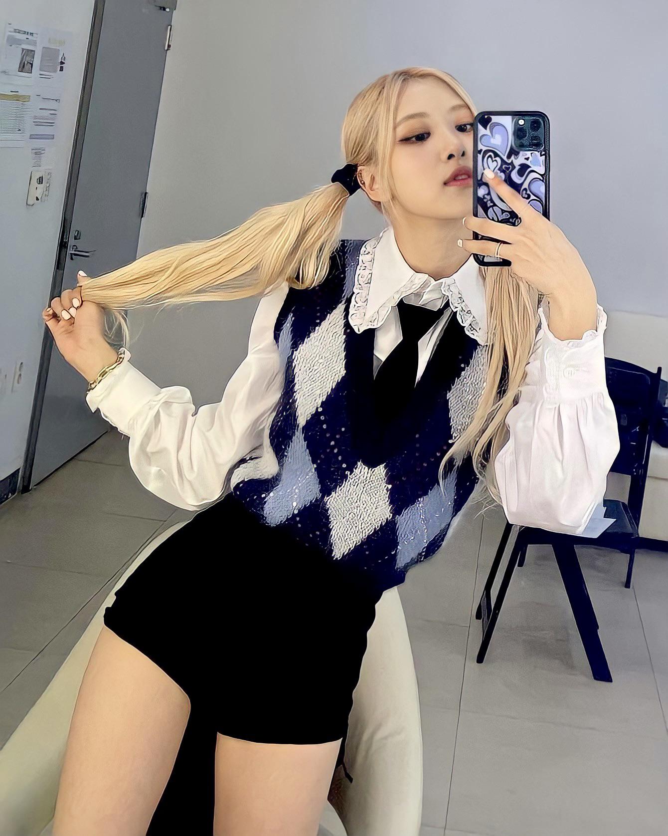 Rosé Scrolller