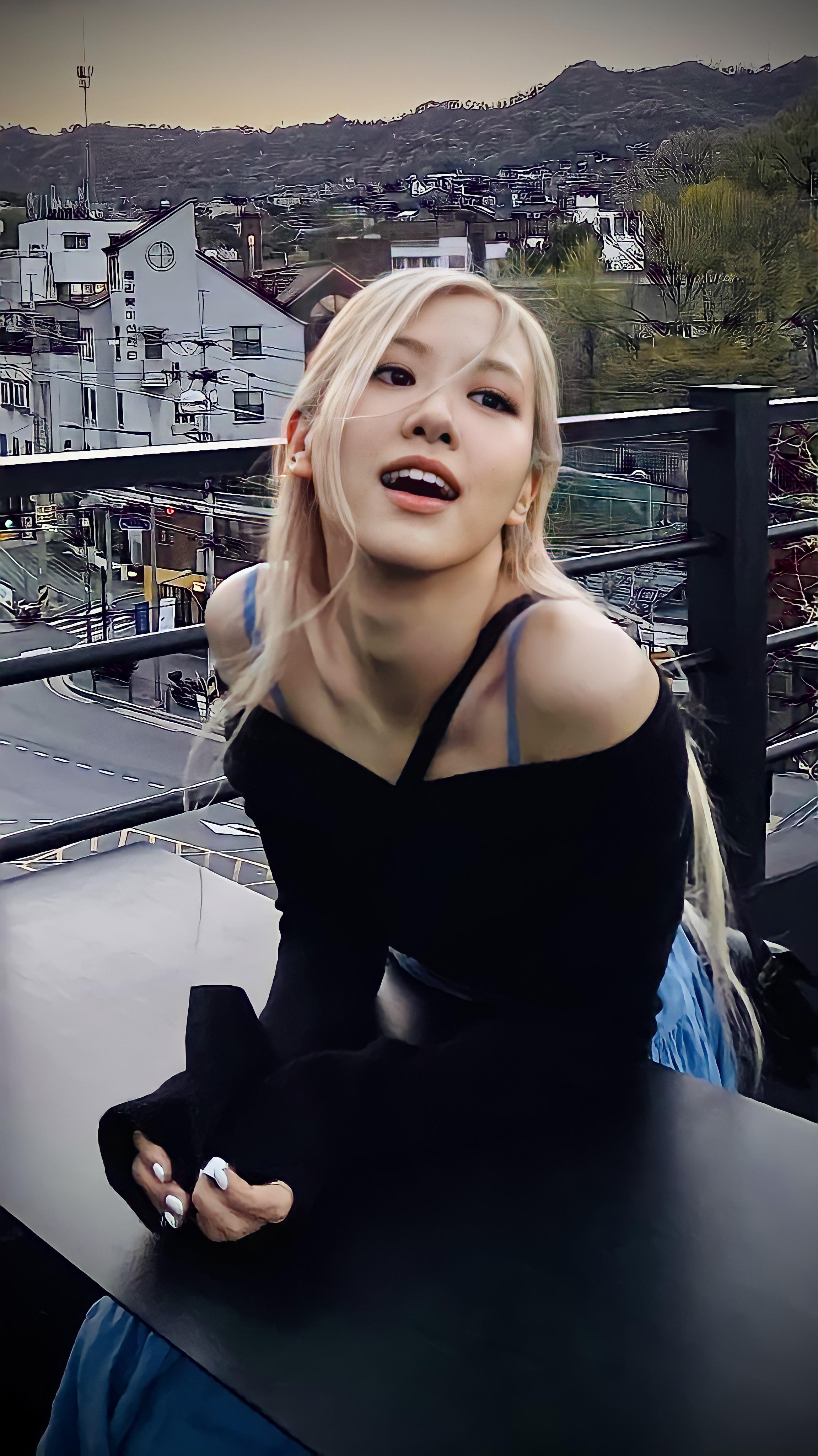 Rosé Scrolller