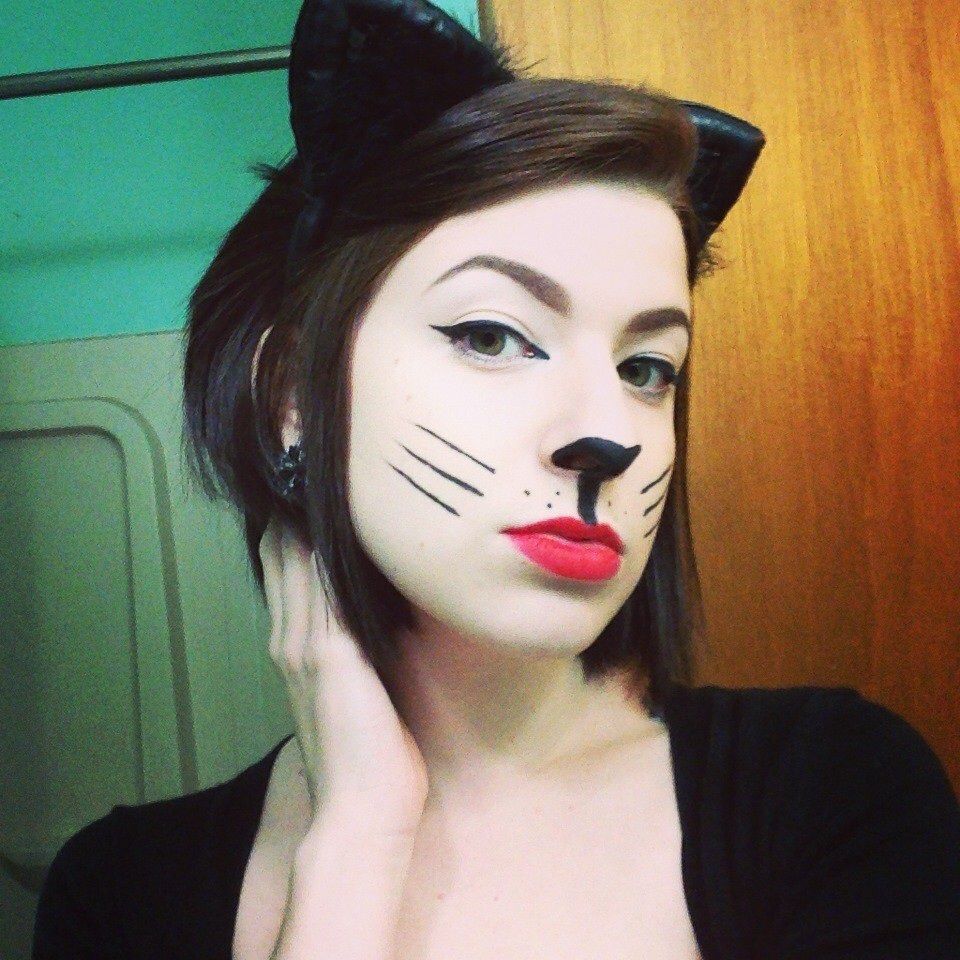 Ruby red lips | Scrolller