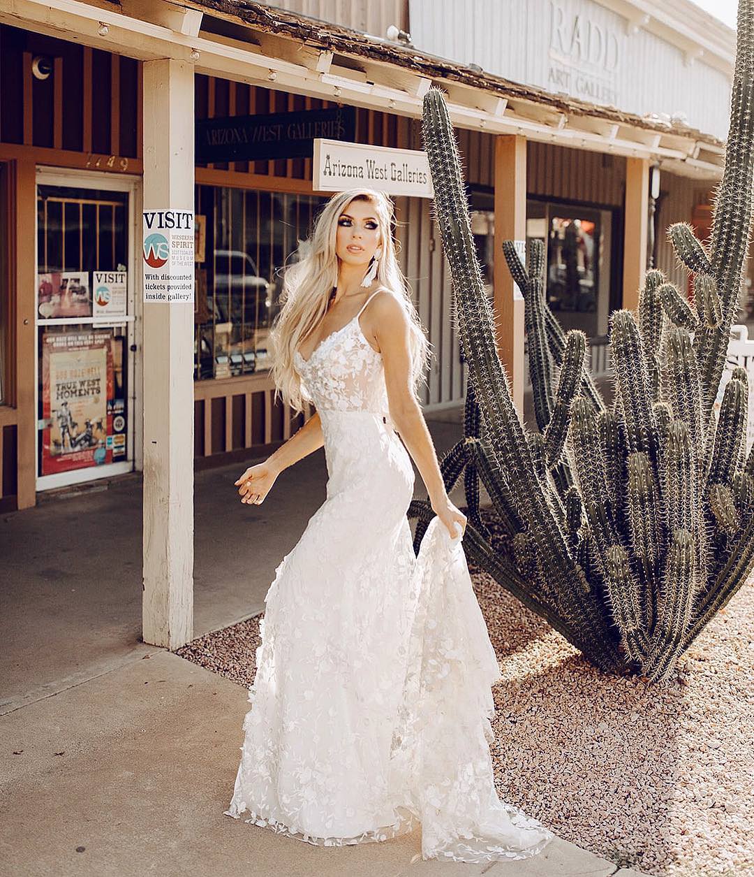 Runaway Bride | Scrolller