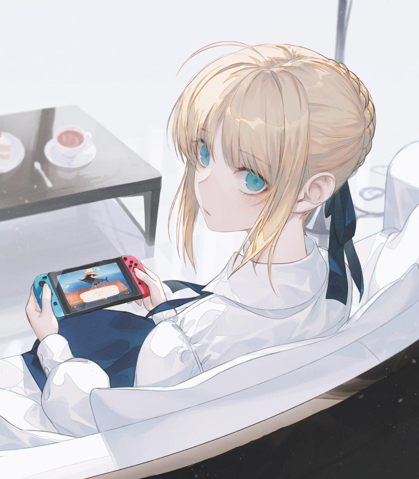 Saber and her Switch [￦ANKE] | Scrolller