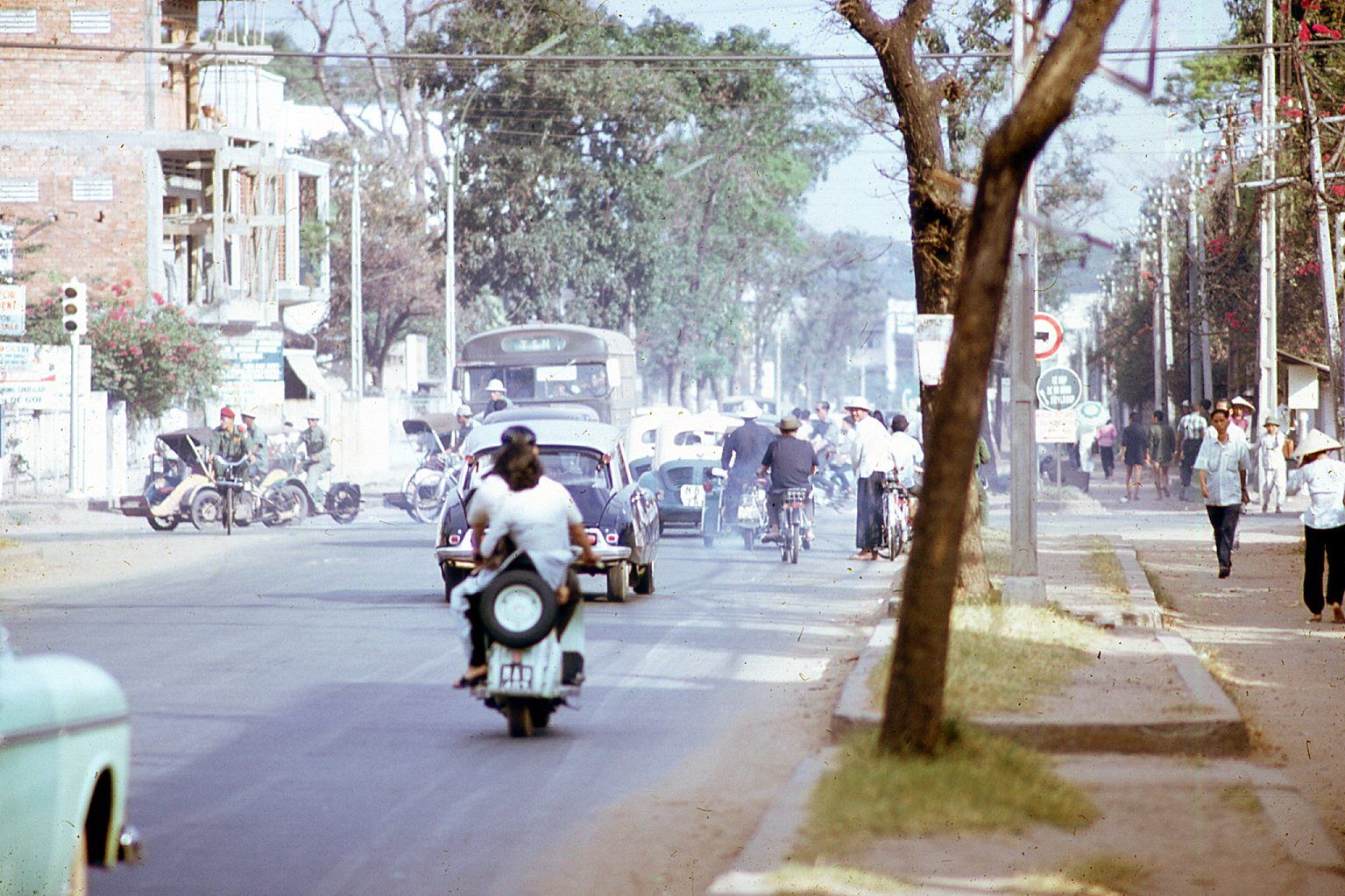 Saigon Streets, 1967 | Scrolller