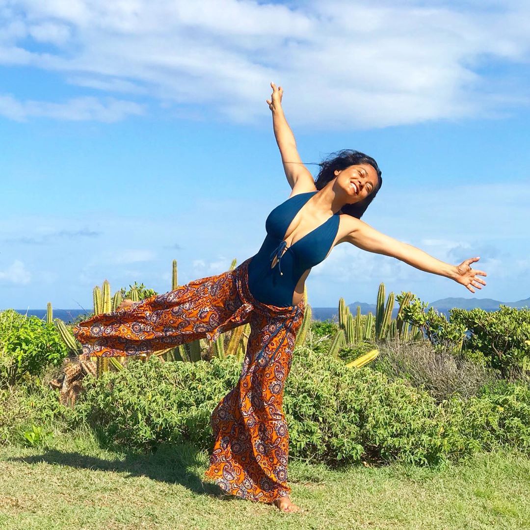 Salma Hayek, 52 | Scrolller