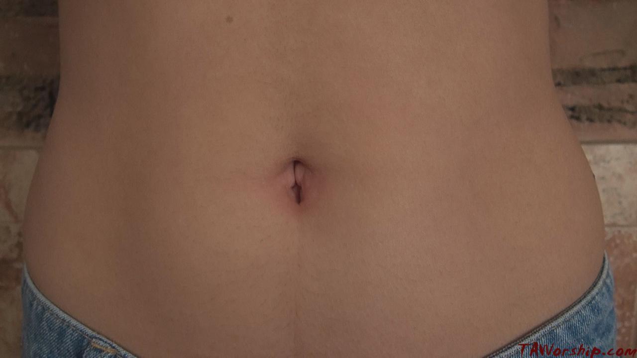 Samantha (TA Worship)'s sensitive Belly Button | Scrolller
