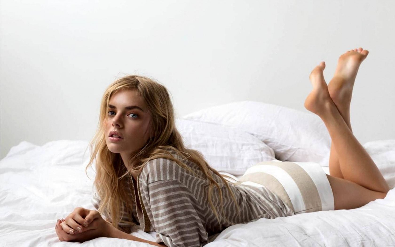 Samara Weaving | Scrolller