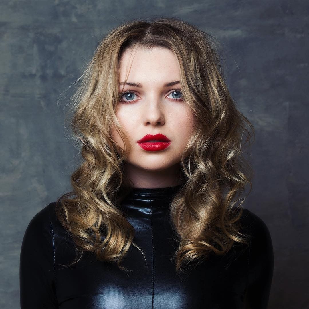 Sammi Hanratty Scrolller