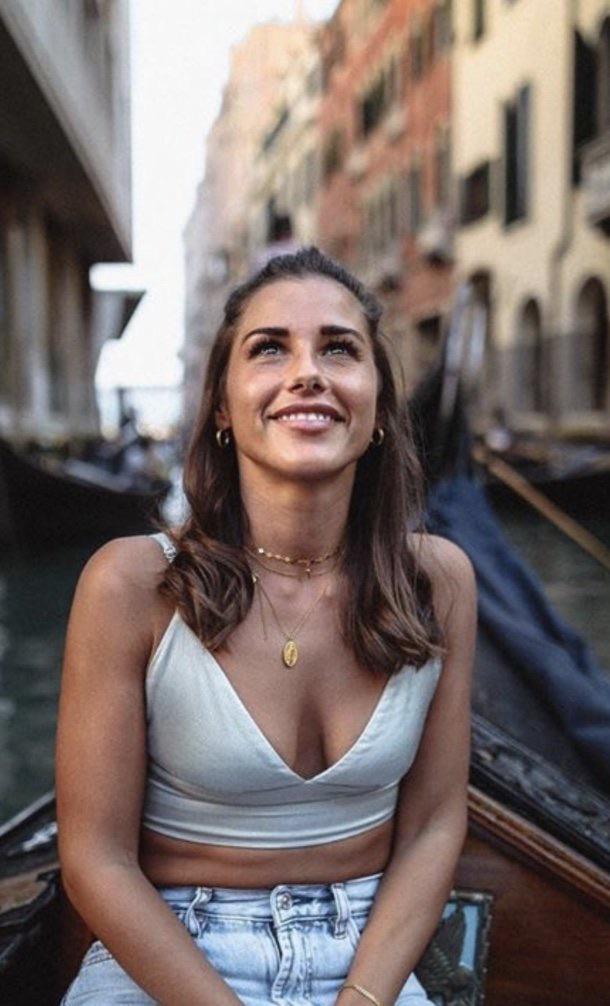 Sarah in der Stadt der Liebe 💕 | Scrolller