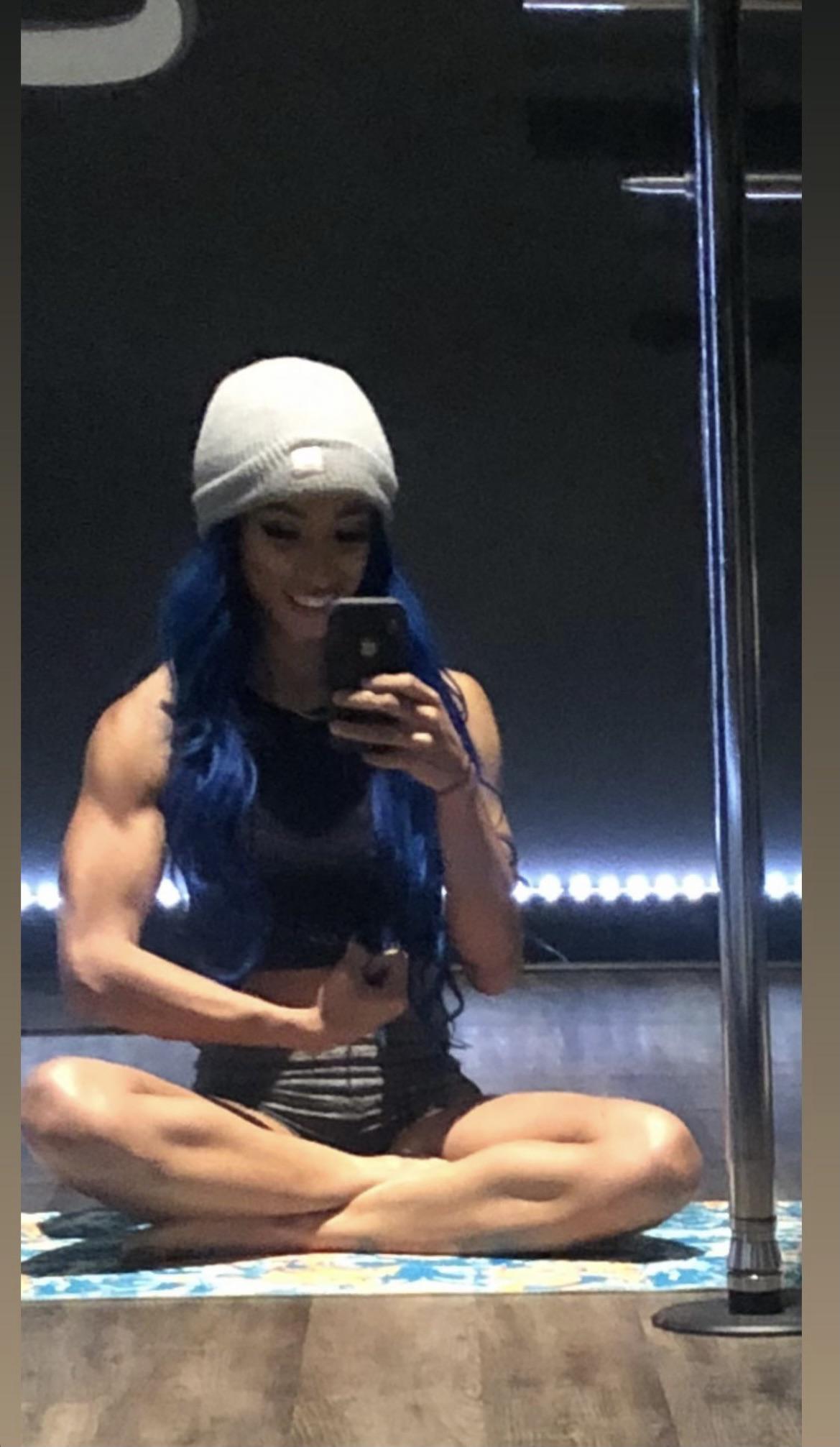 Sasha Banks | Scrolller