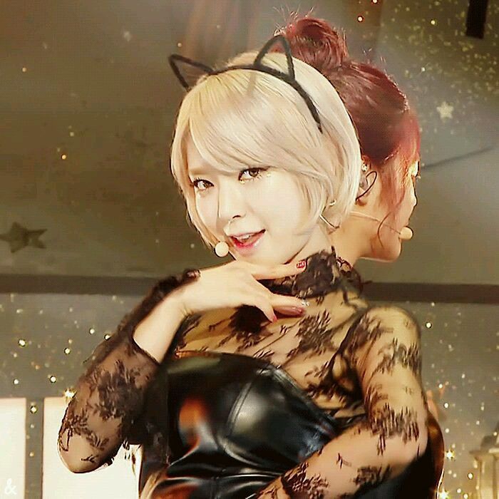 sassy black cat Queen | Scrolller