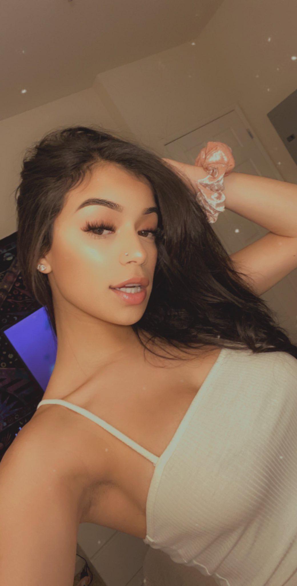 Savannah Selfie | Scrolller