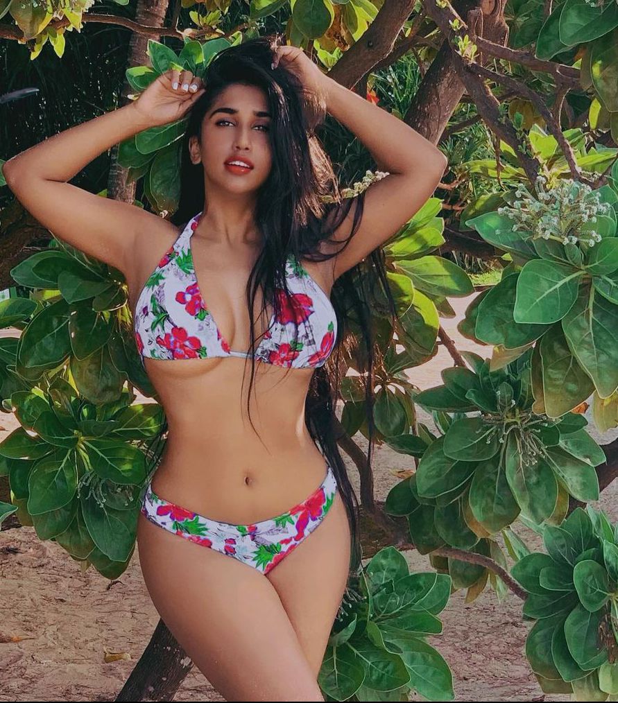 Scarlet M Rose - that thicc chocolaty thighs are yum (new) | Scrolller