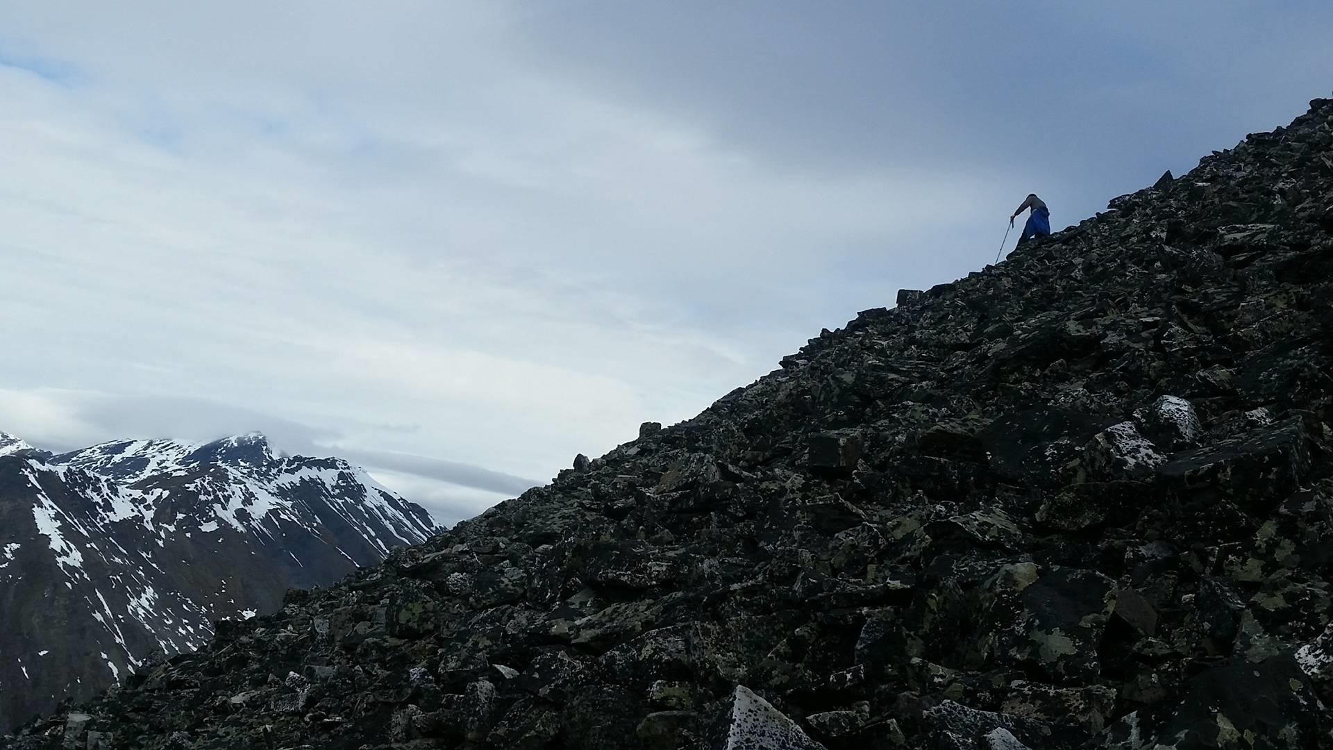 Scrambling down a peak of Fold Mountain in Tombstone Territorial Park, Yukon Territory [OC ...