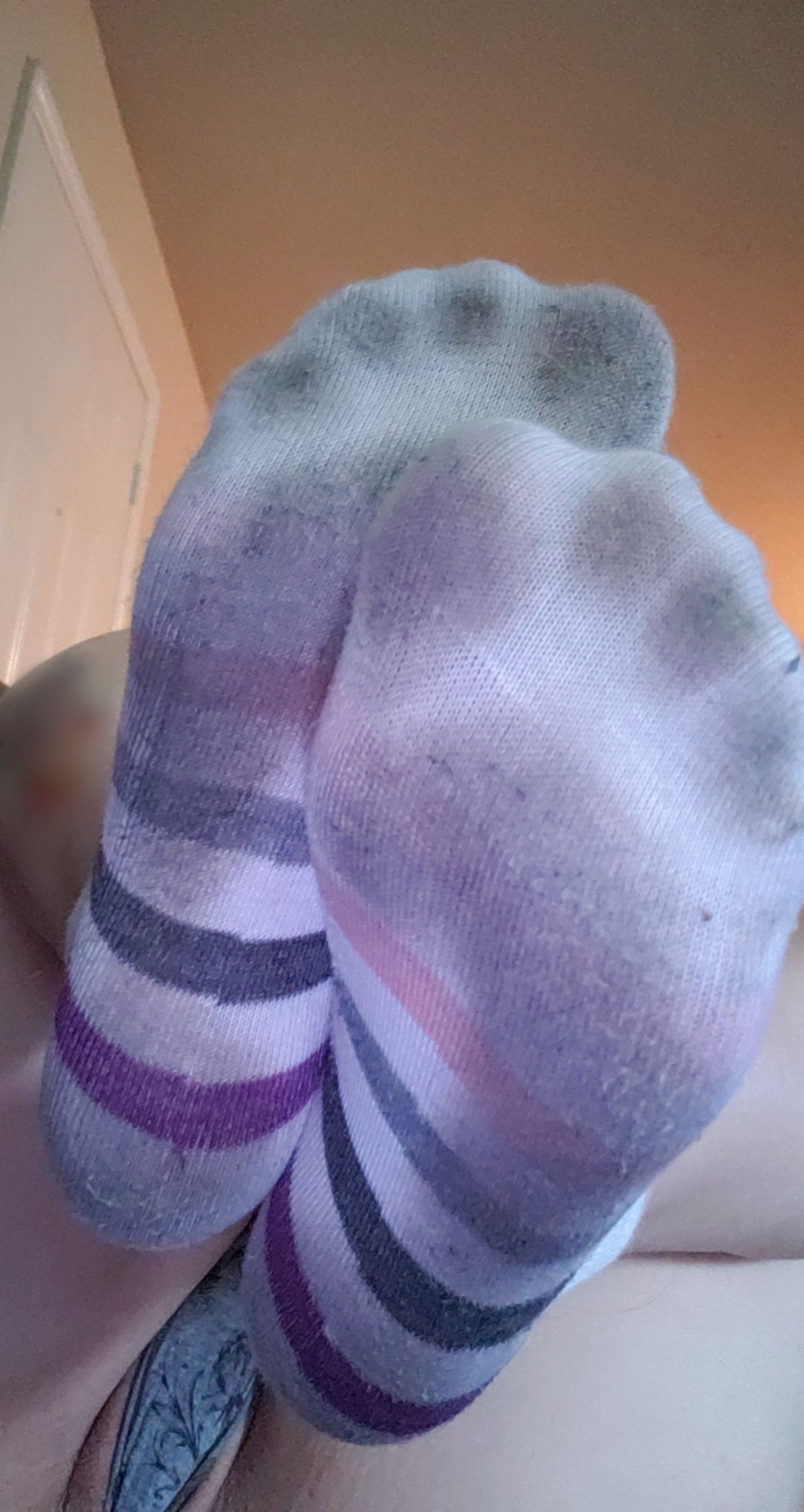 Scratch n sniff toe beans 😋 | Scrolller