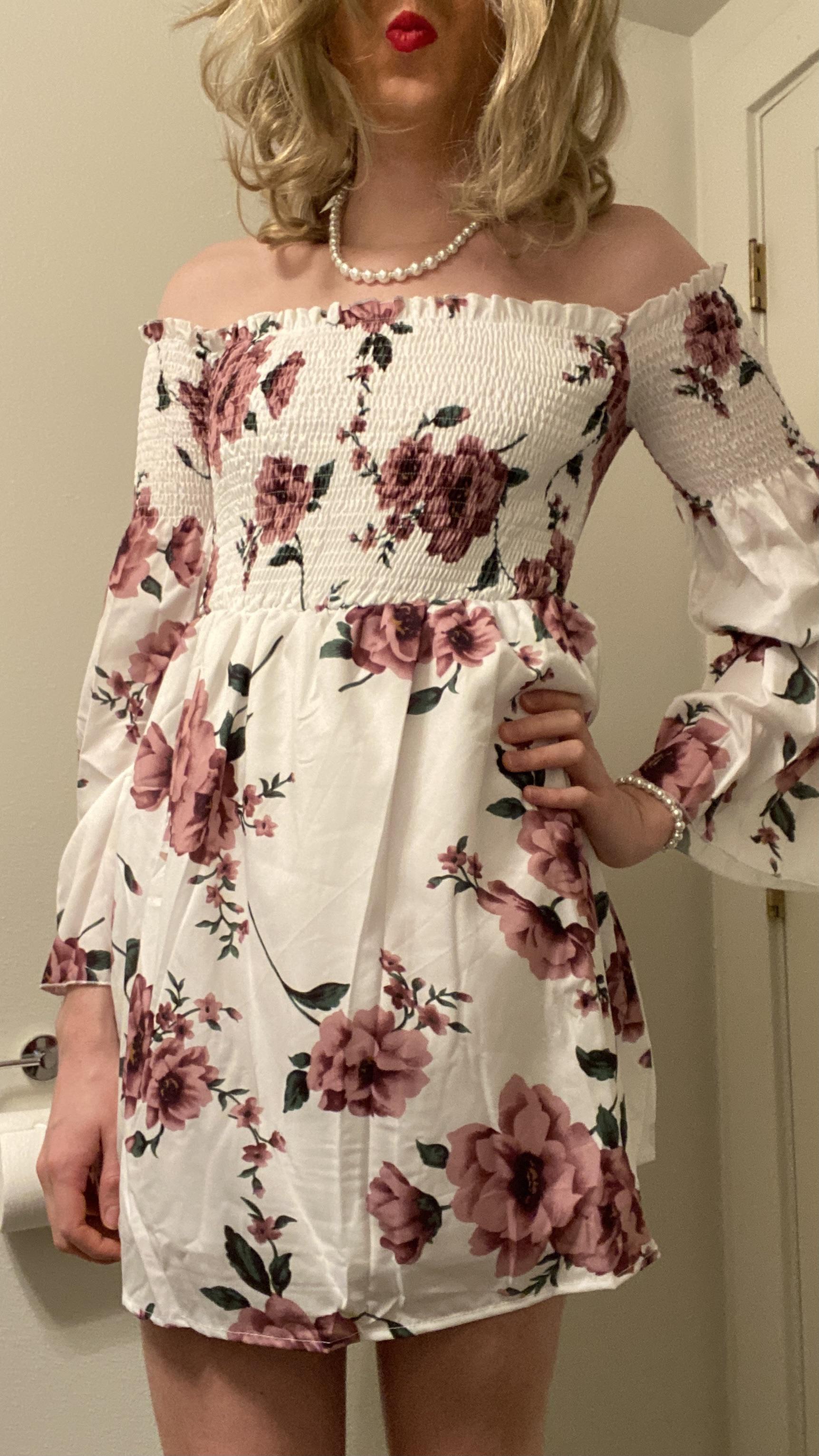 Trying Out A New Look And Feeling Passable Hehe 💋 Scrolller