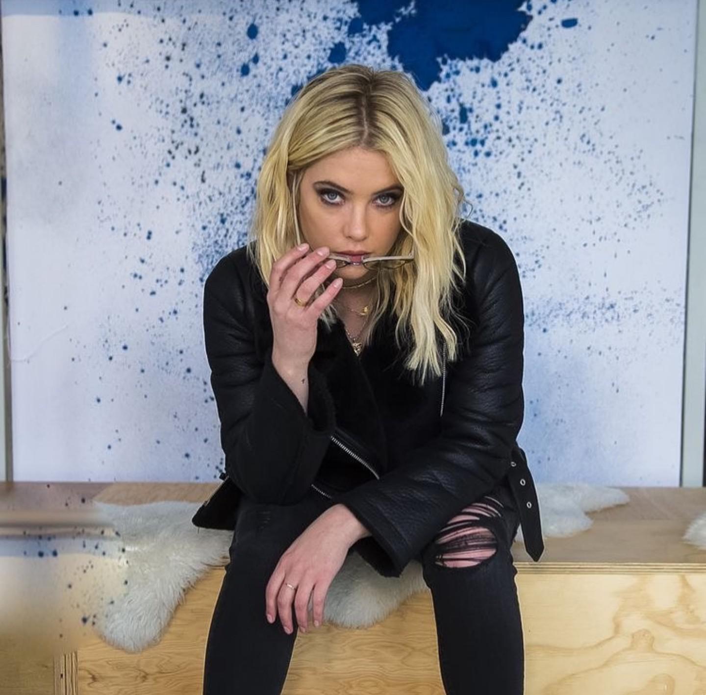 Seductive | Scrolller