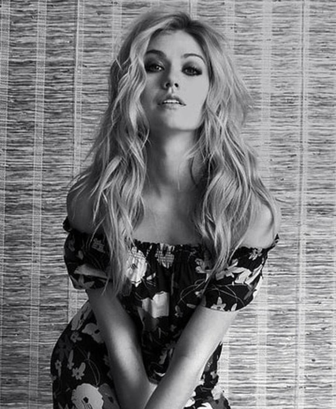 Seductive Kat | Scrolller